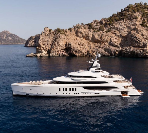 Yacht LADY LOLA, OceAnco | CHARTERWORLD Luxury Superyacht Charters